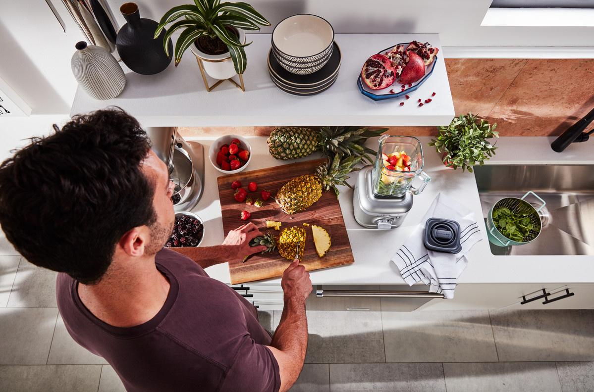 Medallion Silver - A dark silvery-metallic gloss grey | KitchenAid UK