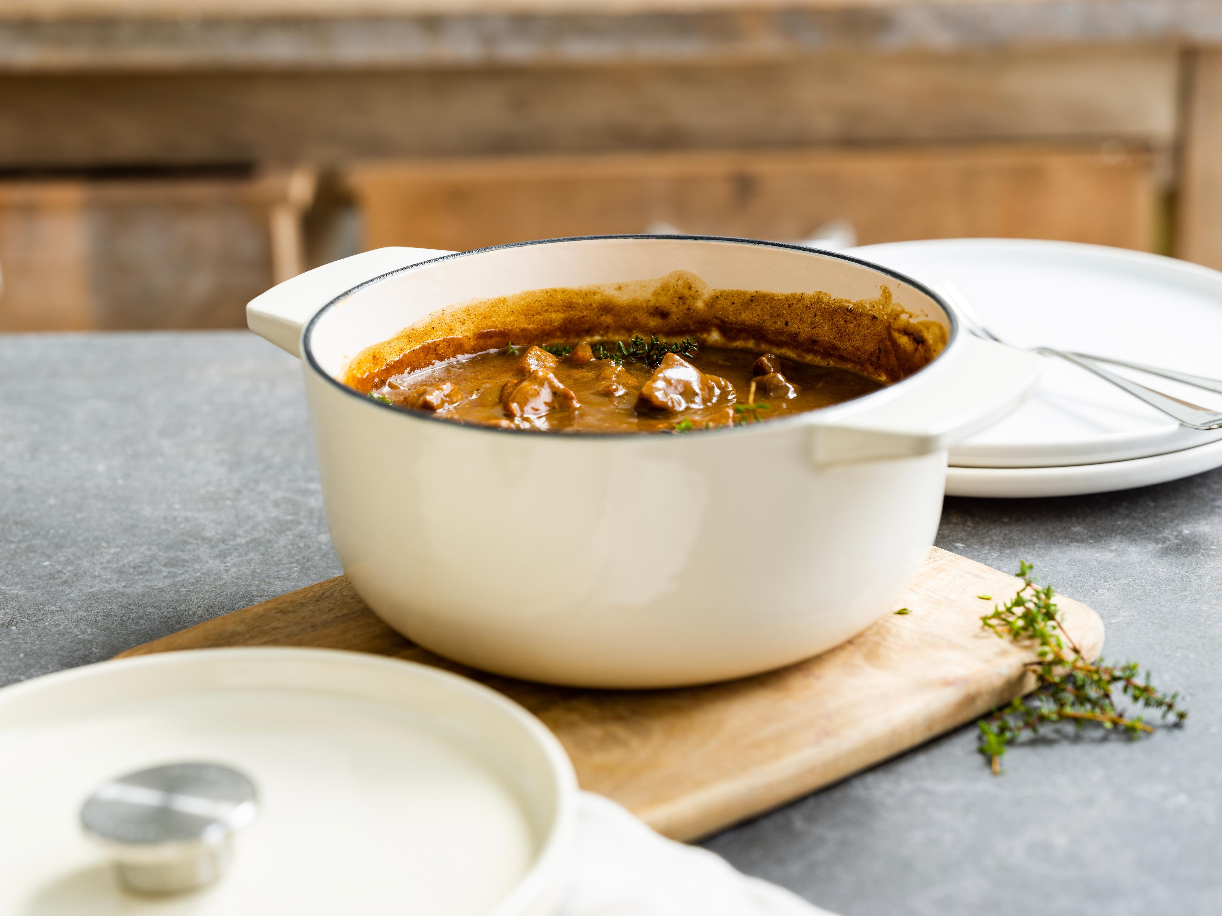 Cocotte ronde en fonte émaillée 22cm 3.3L | KitchenAid FR