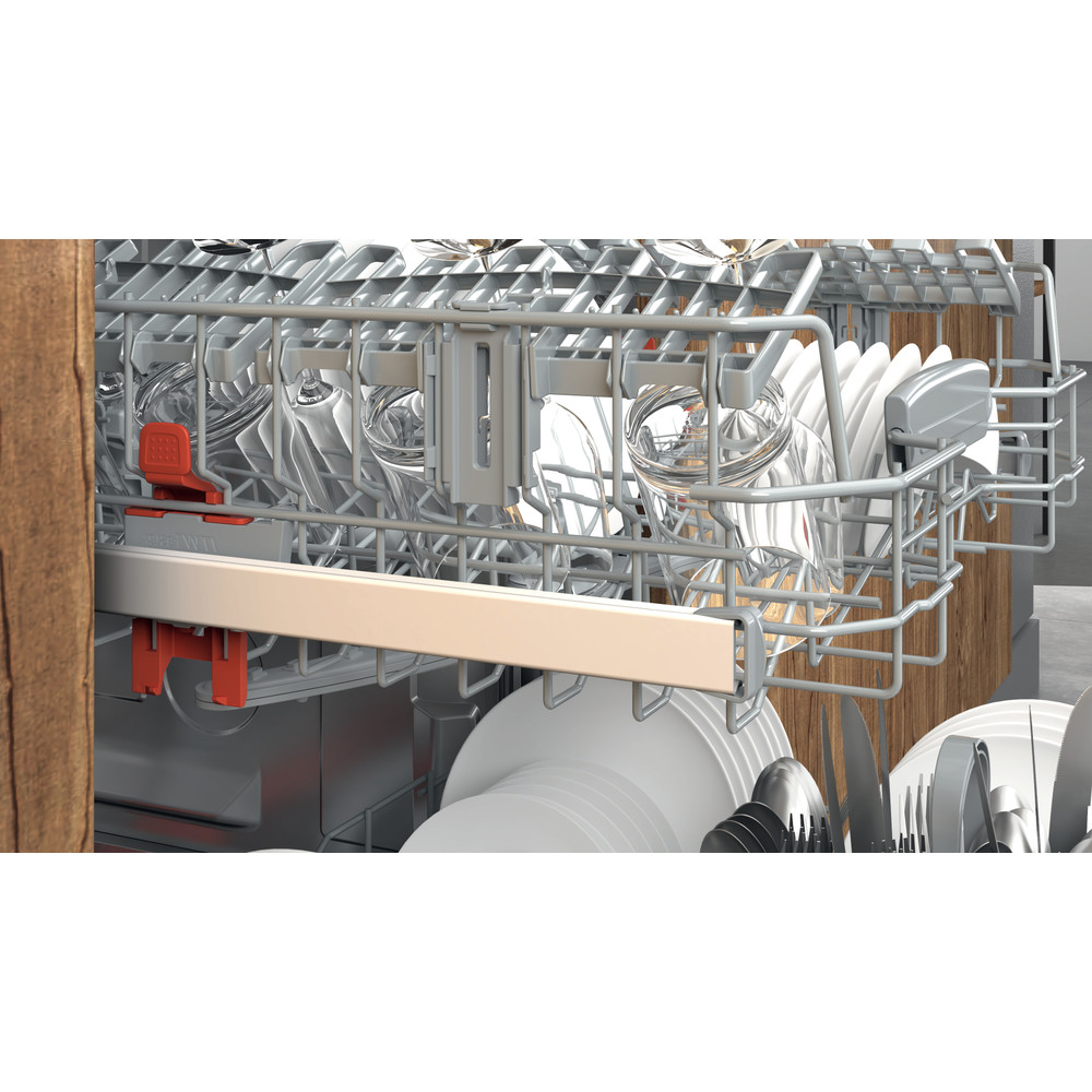 Ariston integrated dishwasher full size white color LIC 3B 26